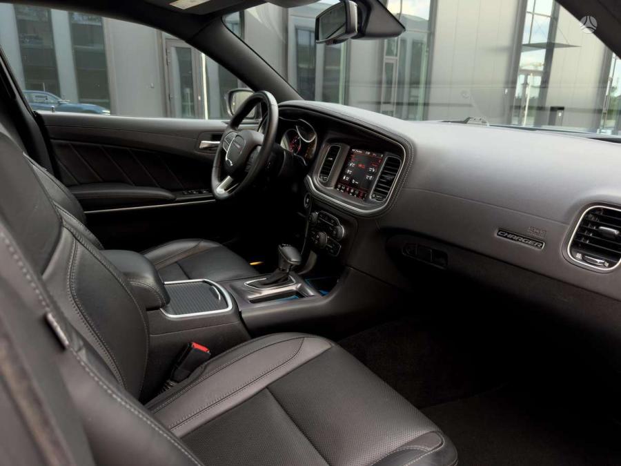 Blue Dodge Charger 2022 in Vilnius, with an engine capacity of 3.60 L and mileage of 58 thousand km for 24200 €, photo 20 on AUTOMOTO.COM.LV