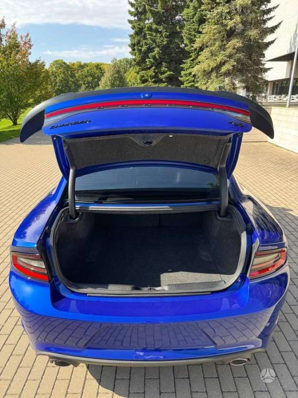 Blue Dodge Charger 2022 in Vilnius, with an engine capacity of 5.70 L and mileage of 77 thousand km for 27830 €, photo 9 on AUTOMOTO.COM.LV