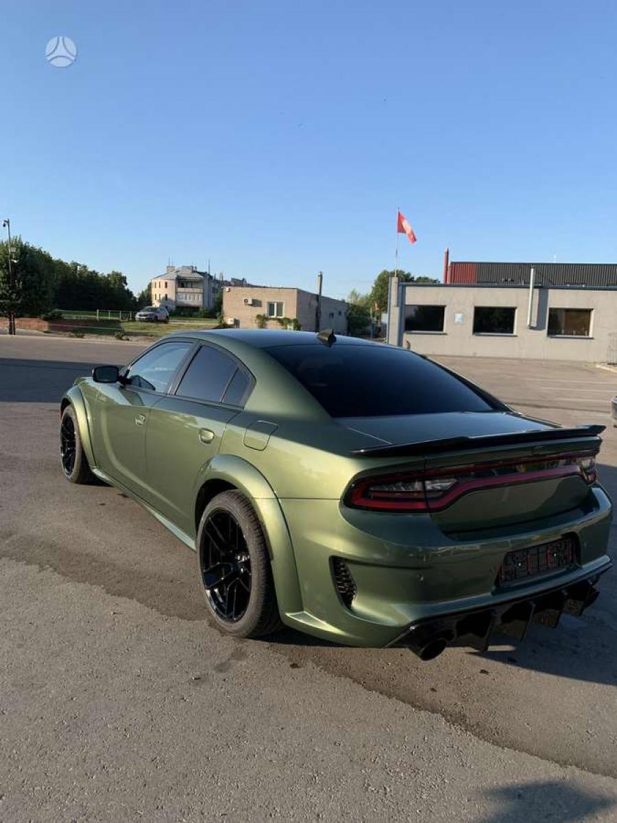 Green Dodge Charger 2021 in Kaunas, with an engine capacity of 5.65 L and mileage of 63 thousand km for 31800 €, photo 5 on AUTOMOTO.COM.LV