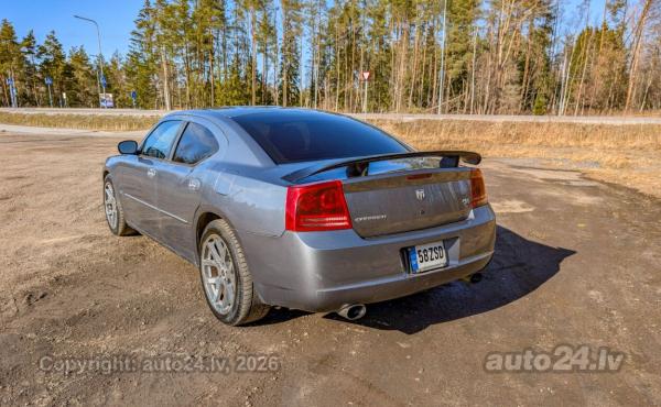 Pelēks Dodge Charger 2005 Tallina, ar dzinēja tilpumu 5.70 L un nobraukumu 279 tūkst. km par 9900 €, foto 5 vietnē AUTOMOTO.COM.LV