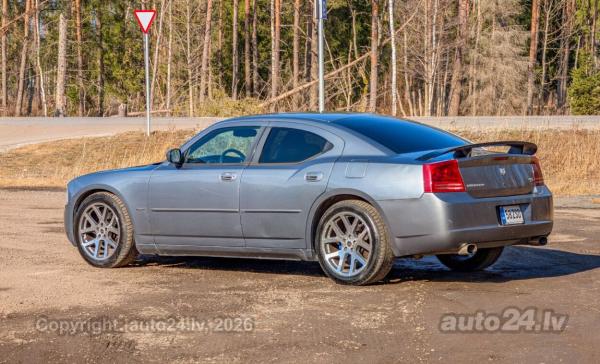 Pelēks Dodge Charger 2005 Tallina, ar dzinēja tilpumu 5.70 L un nobraukumu 279 tūkst. km par 9900 €, foto 6 vietnē AUTOMOTO.COM.LV