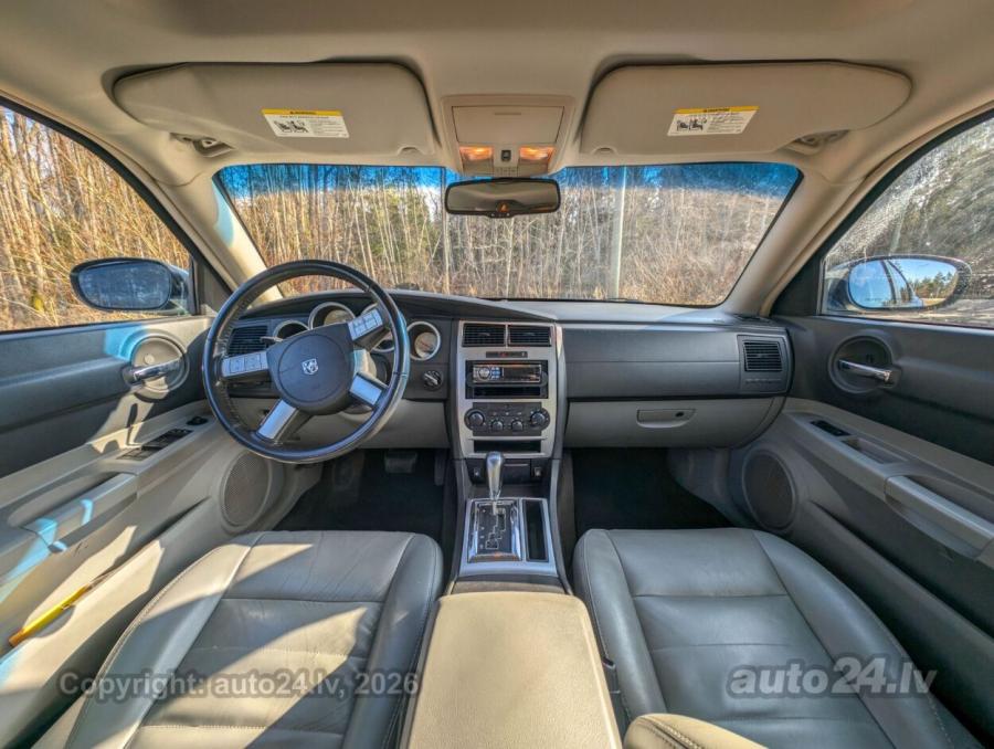 Pelēks Dodge Charger 2005 Tallina, ar dzinēja tilpumu 5.70 L un nobraukumu 279 tūkst. km par 9900 €, foto 8 vietnē AUTOMOTO.COM.LV