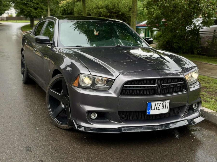 Grey Dodge Charger 2014 in Kaunas, with an engine capacity of 5.65 L and mileage of 260 thousand km for 12950 €, photo 3 on AUTOMOTO.COM.LV
