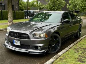 Grey Dodge Charger 2014 in Kaunas, with an engine capacity of 5.65 L and mileage of 260 thousand km for 12950 €, photo 6 on AUTOMOTO.COM.LV
