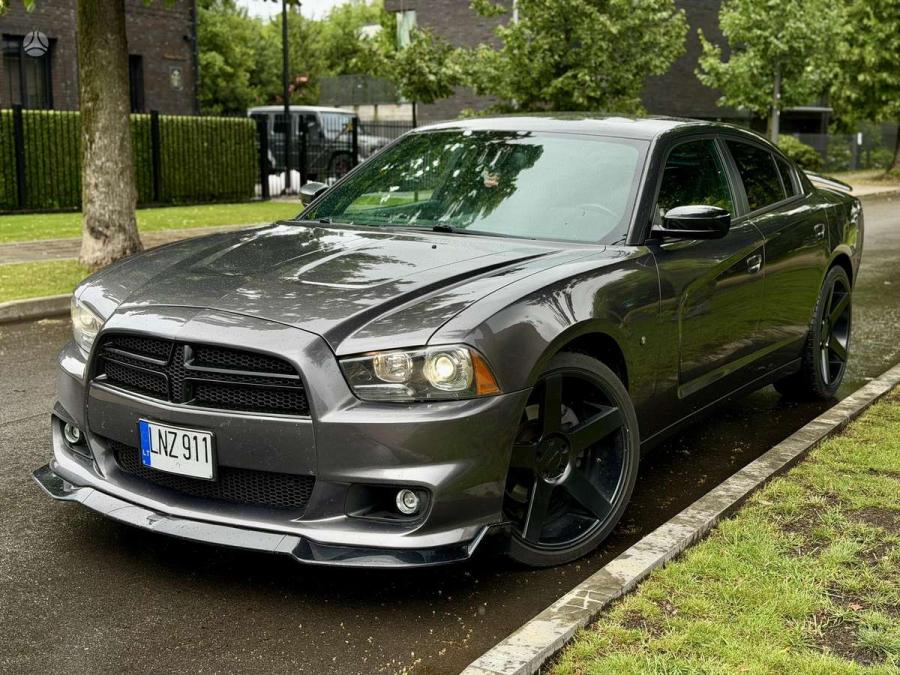 Grey Dodge Charger 2014 in Kaunas, with an engine capacity of 5.65 L and mileage of 260 thousand km for 12950 €, photo 6 on AUTOMOTO.COM.LV