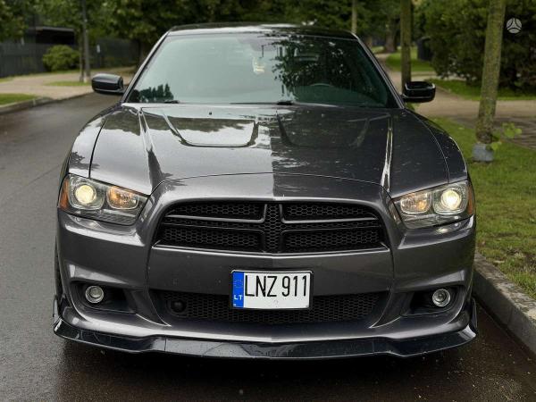 Pelēks Dodge Charger 2014 Kauņa, ar dzinēja tilpumu 5.65 L un nobraukumu 260 tūkst. km par 12950 €, foto 6 vietnē AUTOMOTO.COM.LV