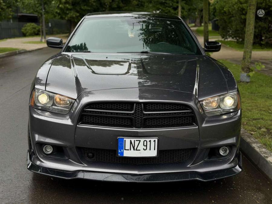 Grey Dodge Charger 2014 in Kaunas, with an engine capacity of 5.65 L and mileage of 260 thousand km for 12950 €, photo 7 on AUTOMOTO.COM.LV