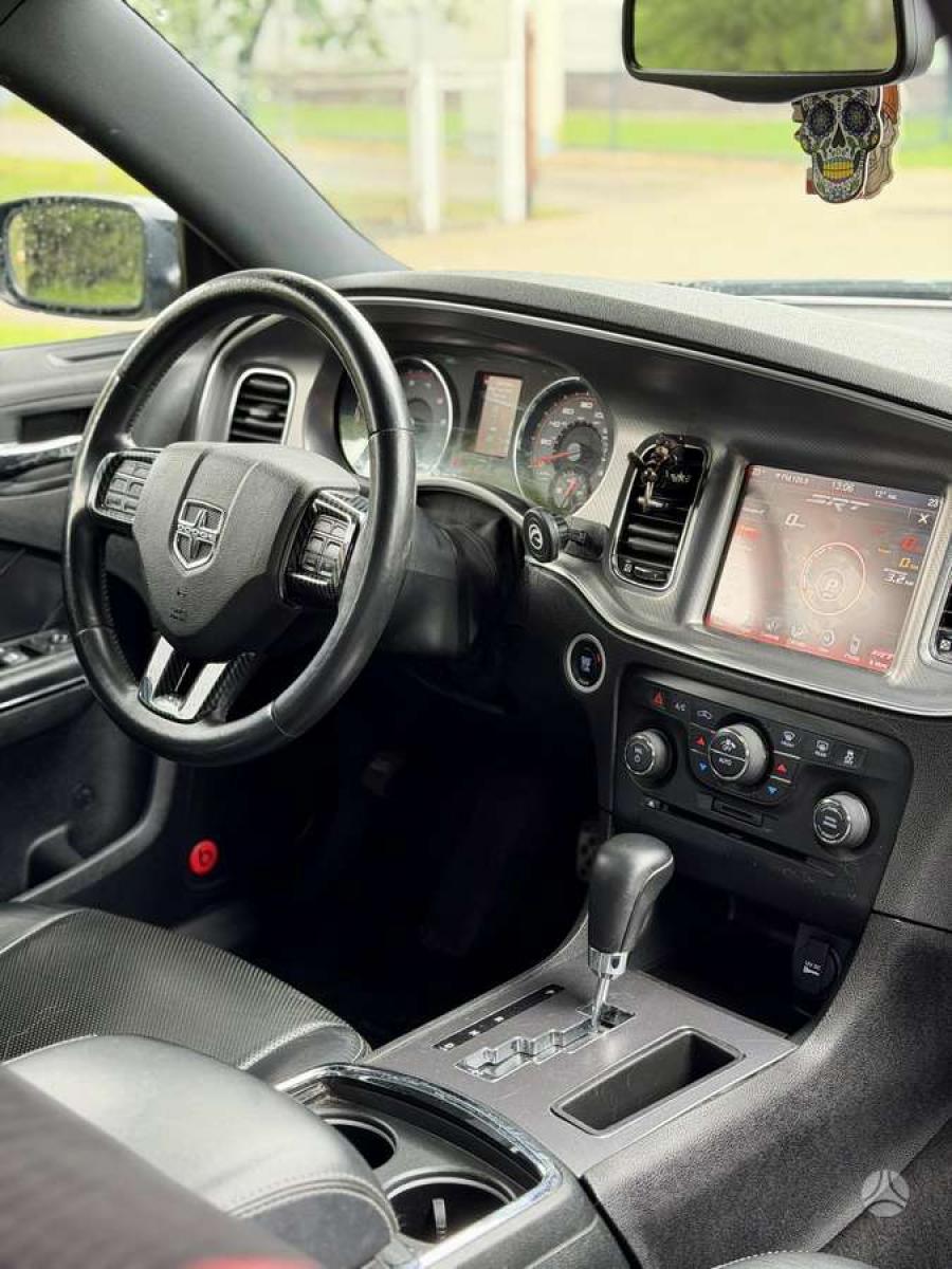 Grey Dodge Charger 2014 in Kaunas, with an engine capacity of 5.65 L and mileage of 260 thousand km for 12950 €, photo 14 on AUTOMOTO.COM.LV
