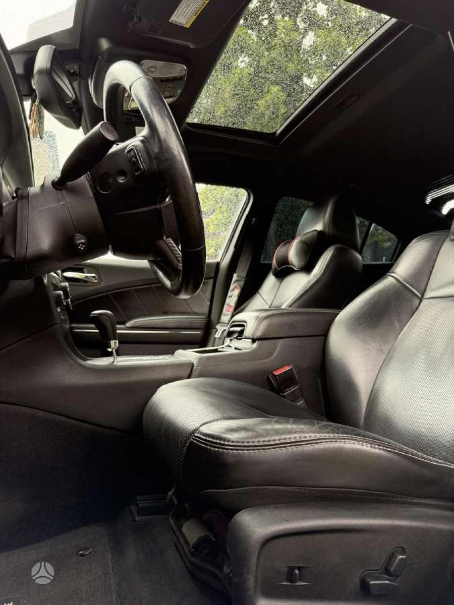 Grey Dodge Charger 2014 in Kaunas, with an engine capacity of 5.65 L and mileage of 260 thousand km for 12950 €, photo 15 on AUTOMOTO.COM.LV