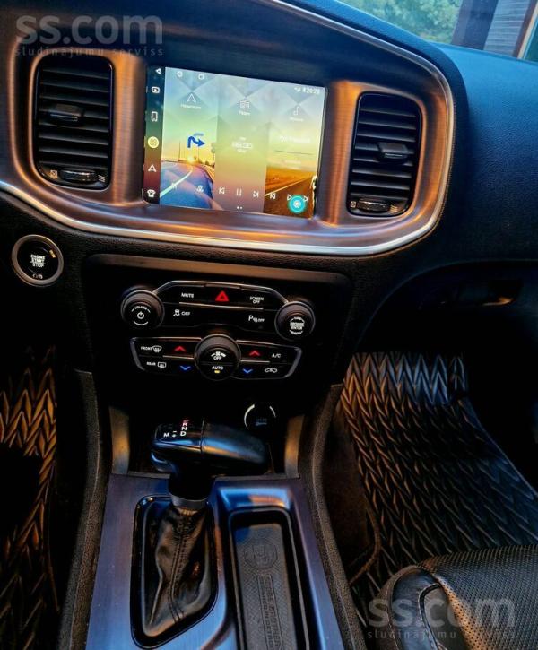 Grey Dodge Charger 2017 in Riga, with an engine capacity of 3.60 L and mileage of 67 thousand km for 17900 €, photo 9 on AUTOMOTO.COM.LV