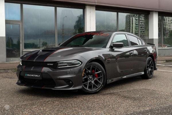 Pelēks Dodge Charger 2017 Viļņa, ar dzinēja tilpumu 5.65 L un nobraukumu 132 tūkst. km par 22000 €, foto 1 vietnē AUTOMOTO.COM.LV