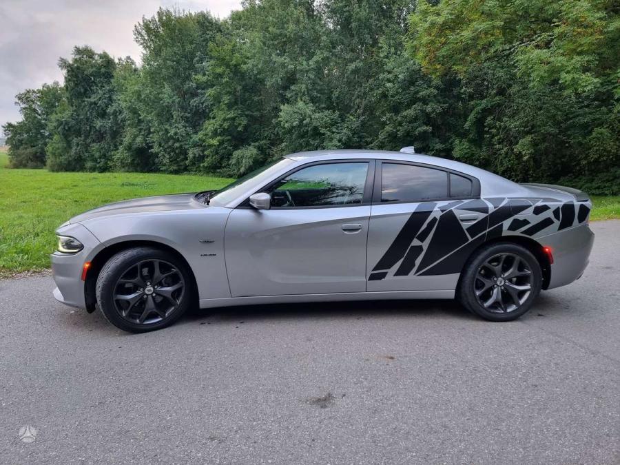 Grey Dodge Charger 2018 in Kaunas, with an engine capacity of 5.70 L and mileage of 180 thousand km for 19250 €, photo 4 on AUTOMOTO.COM.LV