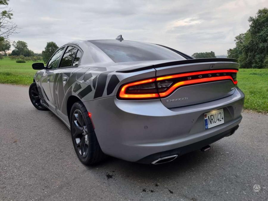 Grey Dodge Charger 2018 in Kaunas, with an engine capacity of 5.70 L and mileage of 180 thousand km for 19250 €, photo 5 on AUTOMOTO.COM.LV
