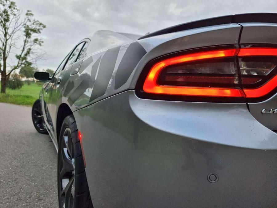 Grey Dodge Charger 2018 in Kaunas, with an engine capacity of 5.70 L and mileage of 180 thousand km for 19250 €, photo 10 on AUTOMOTO.COM.LV