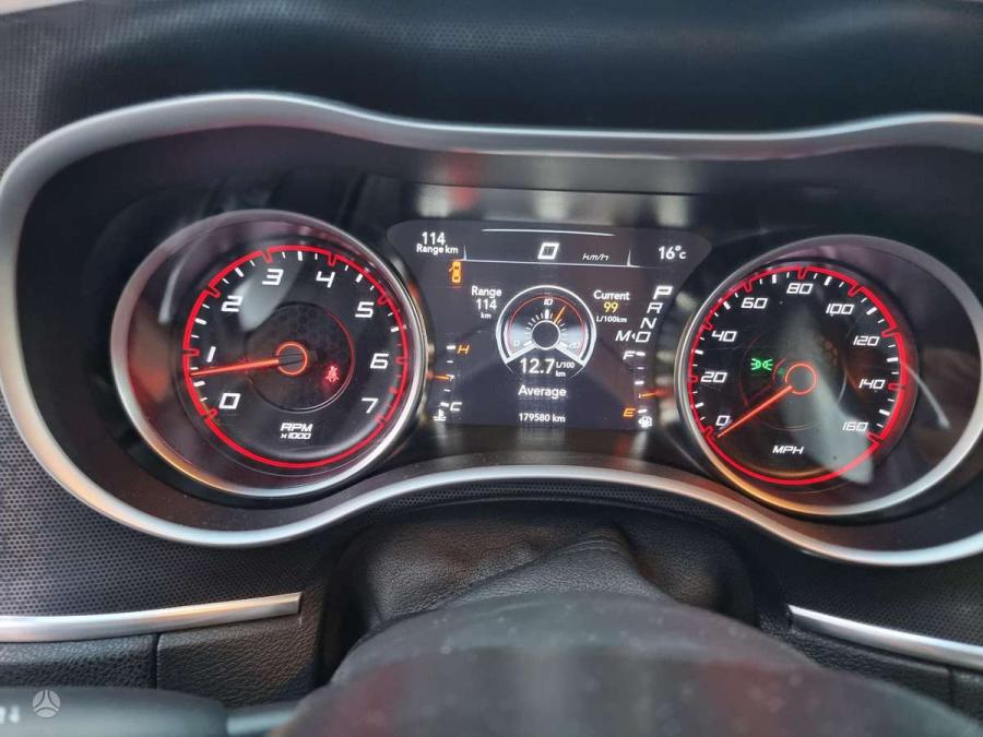 Grey Dodge Charger 2018 in Kaunas, with an engine capacity of 5.70 L and mileage of 180 thousand km for 19250 €, photo 14 on AUTOMOTO.COM.LV