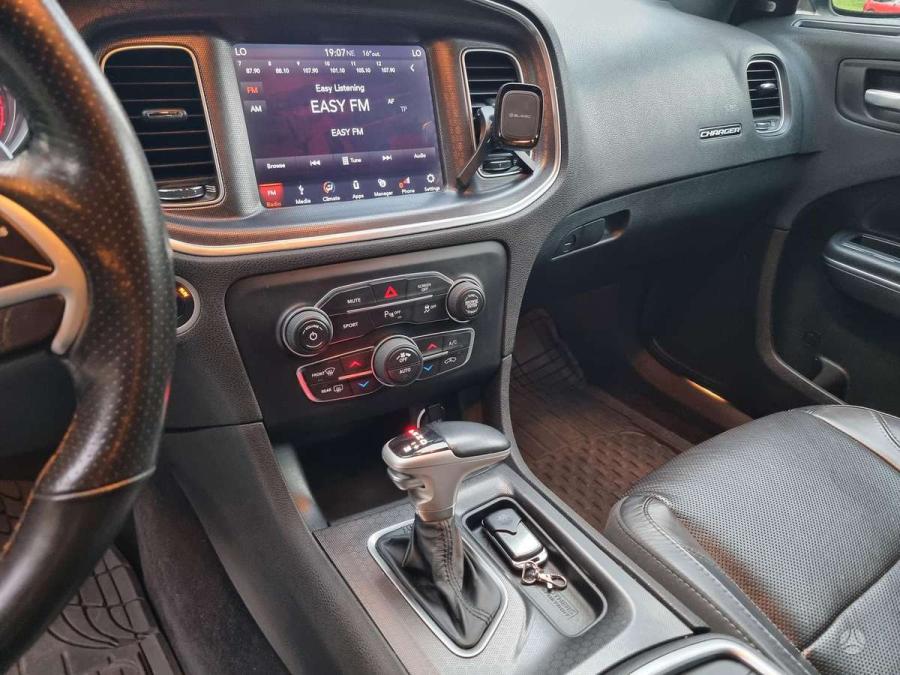 Grey Dodge Charger 2018 in Kaunas, with an engine capacity of 5.70 L and mileage of 180 thousand km for 19250 €, photo 15 on AUTOMOTO.COM.LV