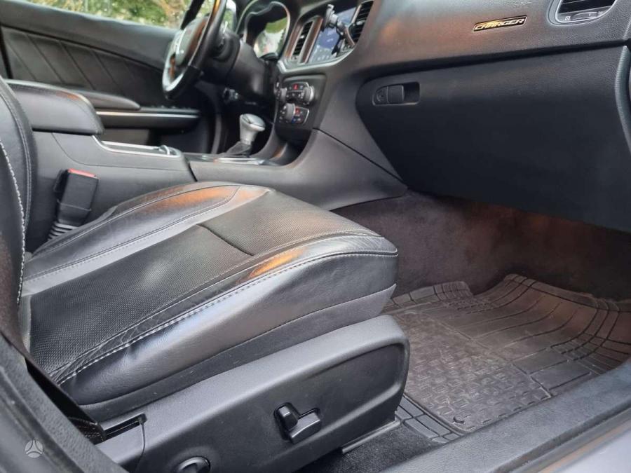 Grey Dodge Charger 2018 in Kaunas, with an engine capacity of 5.70 L and mileage of 180 thousand km for 19250 €, photo 17 on AUTOMOTO.COM.LV