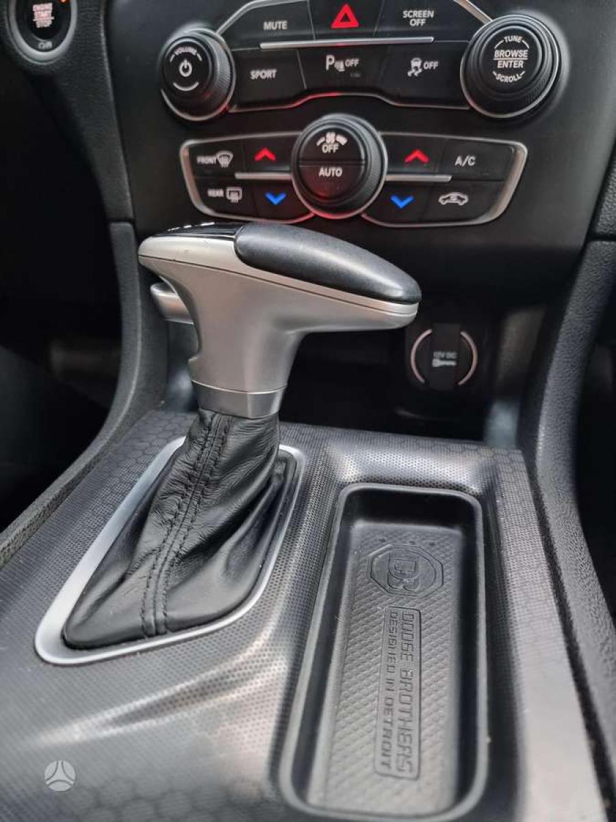 Grey Dodge Charger 2018 in Kaunas, with an engine capacity of 5.70 L and mileage of 180 thousand km for 19250 €, photo 24 on AUTOMOTO.COM.LV