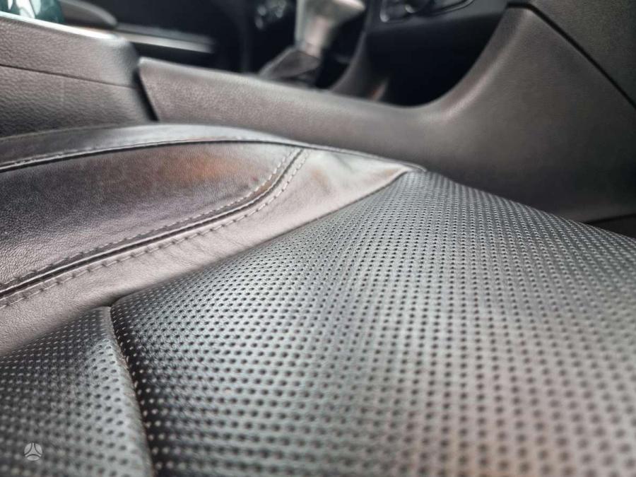 Grey Dodge Charger 2018 in Kaunas, with an engine capacity of 5.70 L and mileage of 180 thousand km for 19250 €, photo 26 on AUTOMOTO.COM.LV