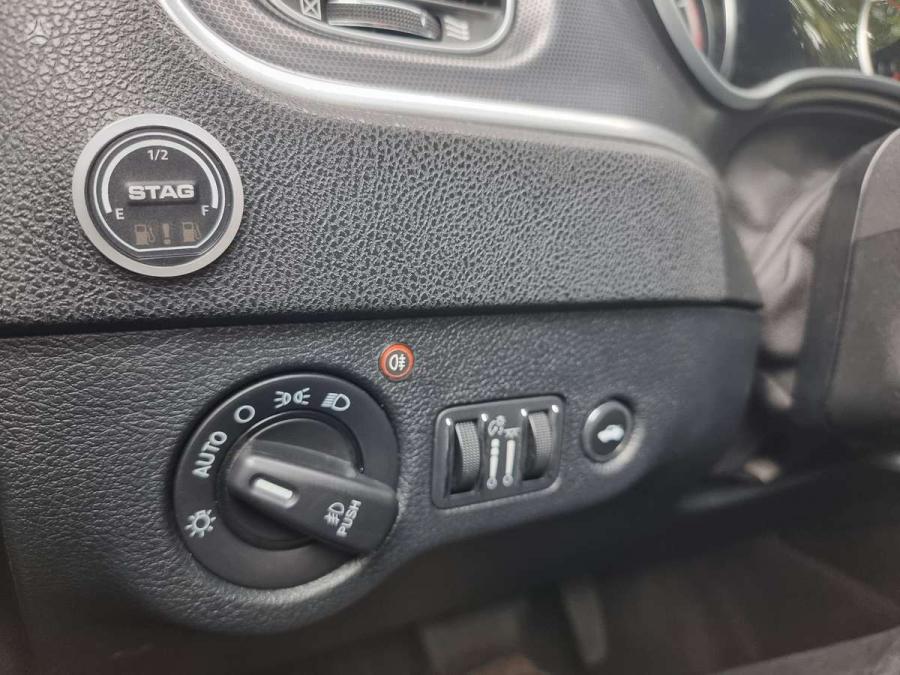 Grey Dodge Charger 2018 in Kaunas, with an engine capacity of 5.70 L and mileage of 180 thousand km for 19250 €, photo 32 on AUTOMOTO.COM.LV