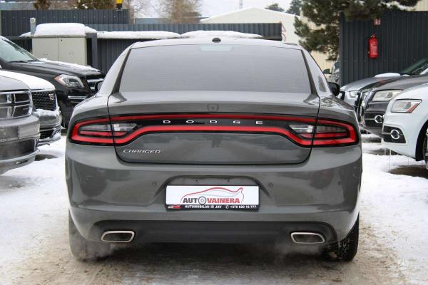 Grey Dodge Charger 2019 in Vilnius, with an engine capacity of 3.60 L and mileage of 178 thousand km for 15999 €, photo 4 on AUTOMOTO.COM.LV