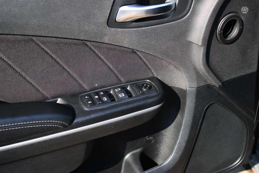 Pelēks Dodge Charger 2019 Viļņa, ar dzinēja tilpumu 3.60 L un nobraukumu 178 tūkst. km par 15999 €, foto 25 vietnē AUTOMOTO.COM.LV