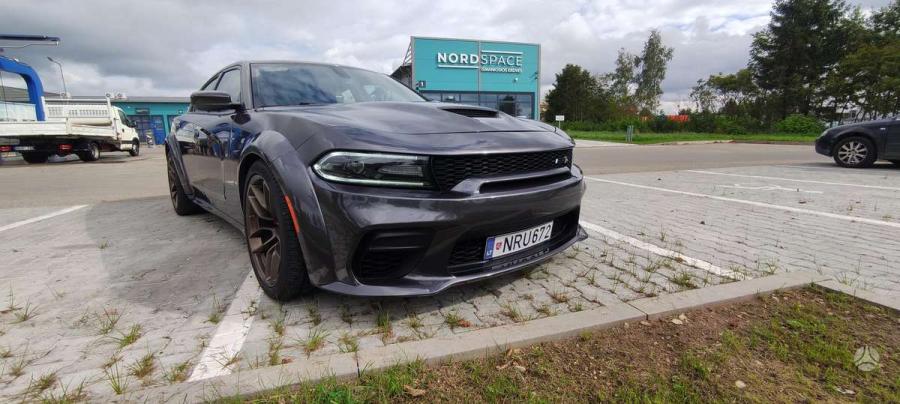 Grey Dodge Charger 2021 in Panevezys, with an engine capacity of 6.42 L and mileage of 78 thousand km for 28900 €, photo 1 on AUTOMOTO.COM.LV