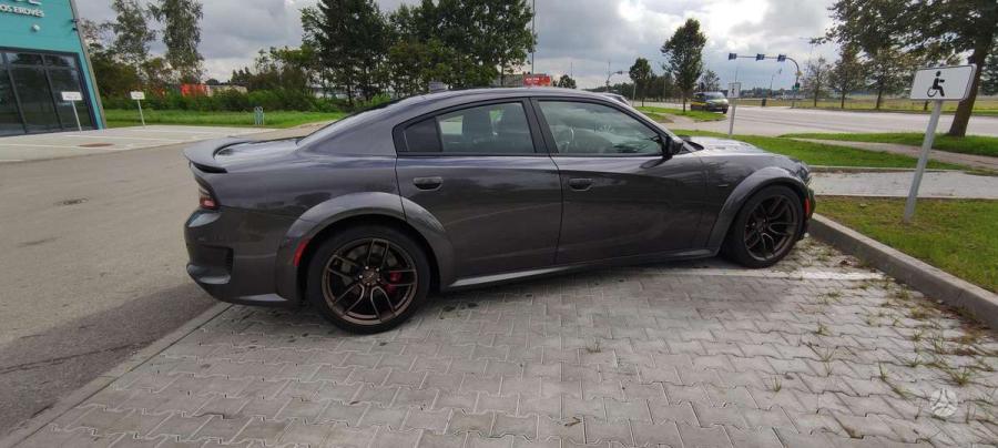 Grey Dodge Charger 2021 in Panevezys, with an engine capacity of 6.42 L and mileage of 78 thousand km for 28900 €, photo 6 on AUTOMOTO.COM.LV