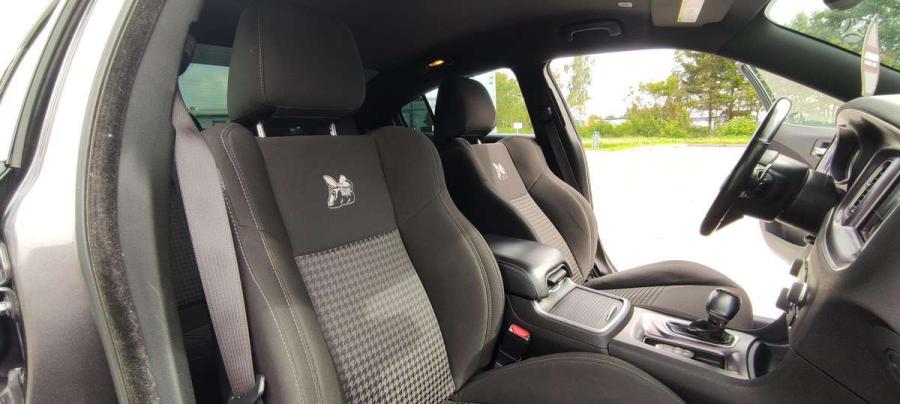 Grey Dodge Charger 2021 in Panevezys, with an engine capacity of 6.42 L and mileage of 78 thousand km for 28900 €, photo 17 on AUTOMOTO.COM.LV