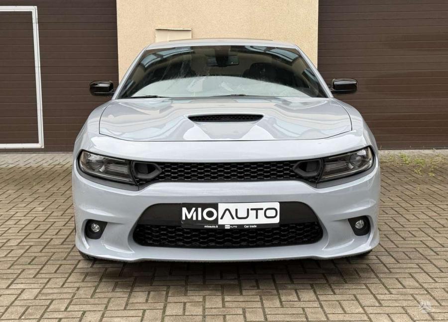 Pelēks Dodge Charger 2022 Kauņa, ar dzinēja tilpumu 5.70 L un nobraukumu 50 tūkst. km par 27300 €, foto 3 vietnē AUTOMOTO.COM.LV