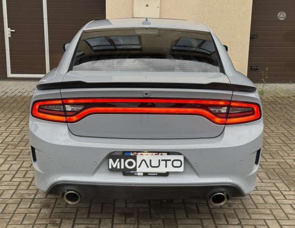 Pelēks Dodge Charger 2022 Kauņa, ar dzinēja tilpumu 5.70 L un nobraukumu 50 tūkst. km par 27300 €, foto 4 vietnē AUTOMOTO.COM.LV