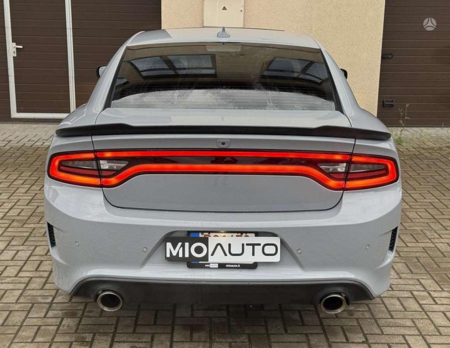 Pelēks Dodge Charger 2022 Kauņa, ar dzinēja tilpumu 5.70 L un nobraukumu 50 tūkst. km par 27300 €, foto 5 vietnē AUTOMOTO.COM.LV