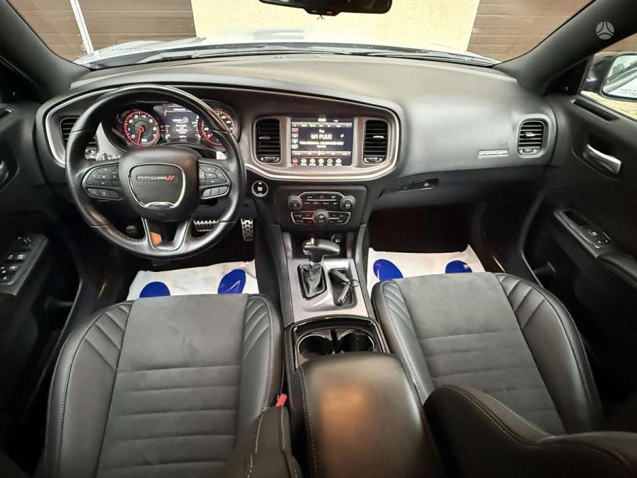 Pelēks Dodge Charger 2022 Kauņa, ar dzinēja tilpumu 5.70 L un nobraukumu 50 tūkst. km par 27300 €, foto 8 vietnē AUTOMOTO.COM.LV