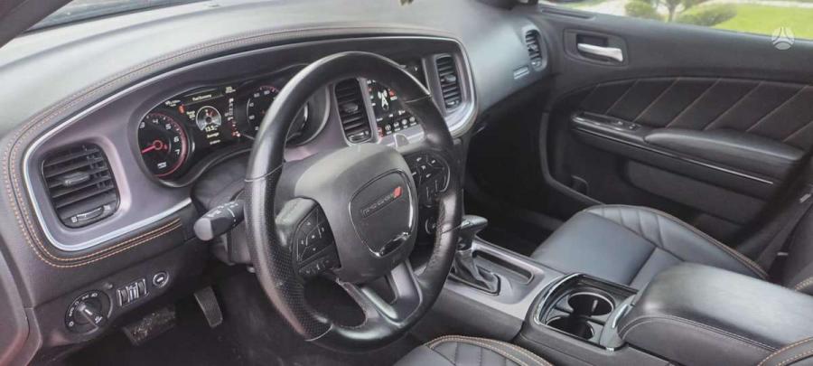Orange Dodge Charger 2019 in Kaunas, with an engine capacity of 3.60 L and mileage of 51 thousand km for 17700 €, photo 9 on AUTOMOTO.COM.LV