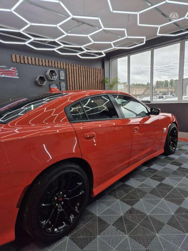Oranžs Dodge Charger 2022 Panevēža, ar dzinēja tilpumu 6.42 L un nobraukumu 35 tūkst. km par 29990 €, foto 3 vietnē AUTOMOTO.COM.LV