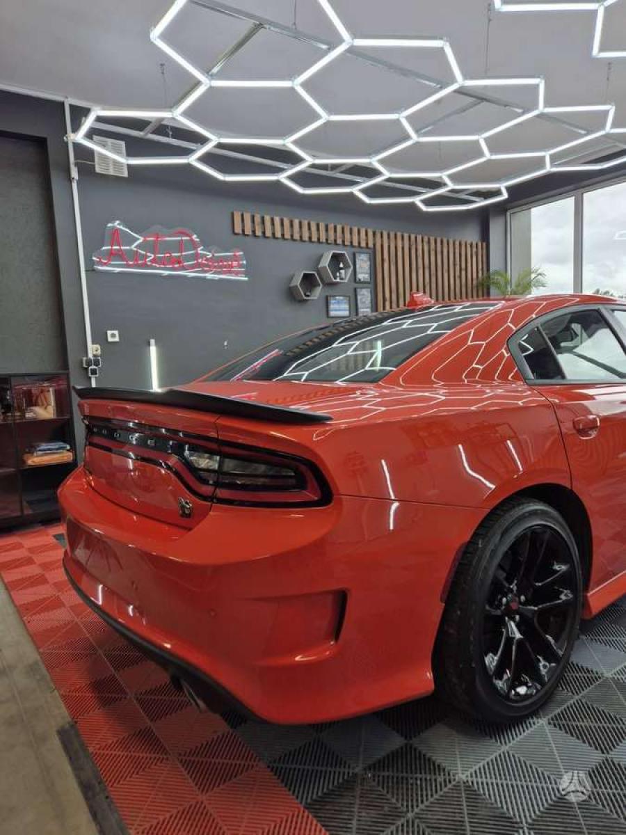 Orange Dodge Charger 2022 in Panevezys, with an engine capacity of 6.42 L and mileage of 35 thousand km for 29990 €, photo 4 on AUTOMOTO.COM.LV