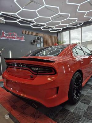 Orange Dodge Charger 2022 in Panevezys, with an engine capacity of 6.42 L and mileage of 35 thousand km for 29990 €, photo 10 on AUTOMOTO.COM.LV