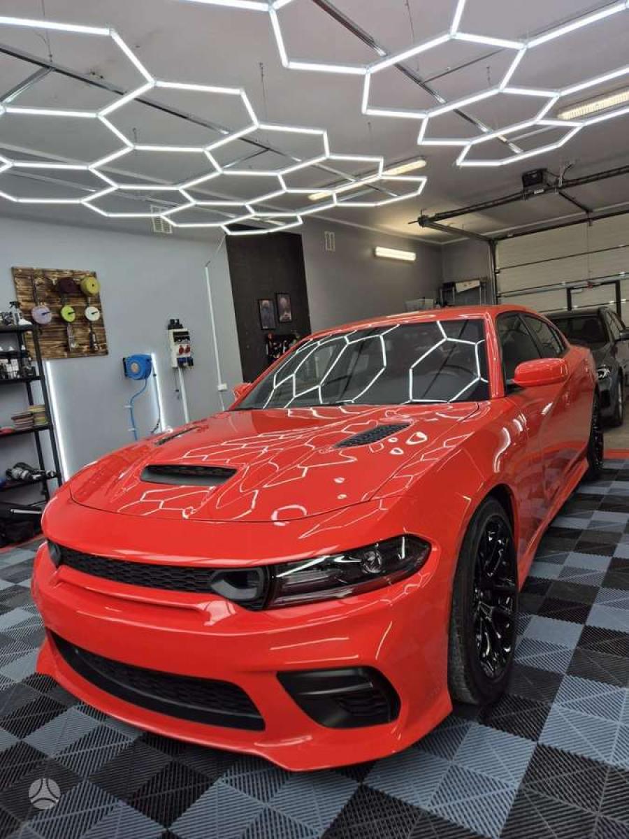 Orange Dodge Charger 2022 in Panevezys, with an engine capacity of 6.42 L and mileage of 35 thousand km for 29990 €, photo 11 on AUTOMOTO.COM.LV