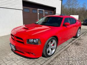 Sarkans Dodge Charger 2011 Veru, ar dzinēja tilpumu 6.10 L un nobraukumu 72 tūkst. km par 23900 €, foto  vietnē AUTOMOTO.COM.LV