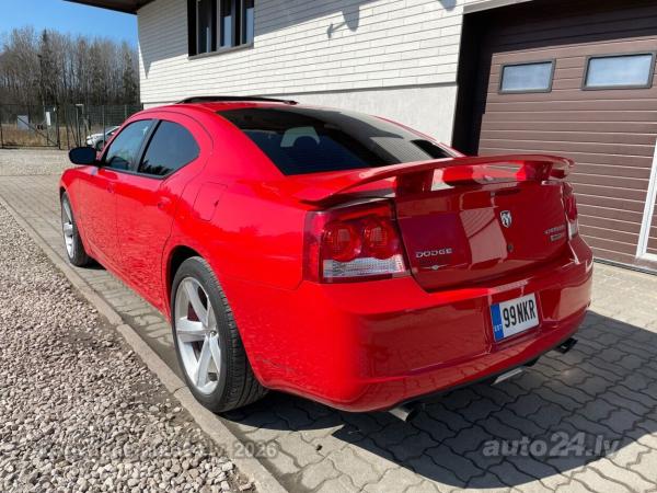 Sarkans Dodge Charger 2011 Veru, ar dzinēja tilpumu 6.10 L un nobraukumu 72 tūkst. km par 23900 €, foto 6 vietnē AUTOMOTO.COM.LV