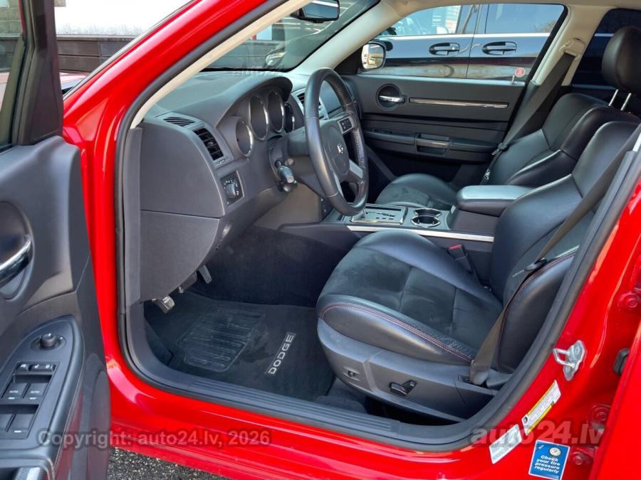 Sarkans Dodge Charger 2011 Veru, ar dzinēja tilpumu 6.10 L un nobraukumu 72 tūkst. km par 23900 €, foto 8 vietnē AUTOMOTO.COM.LV