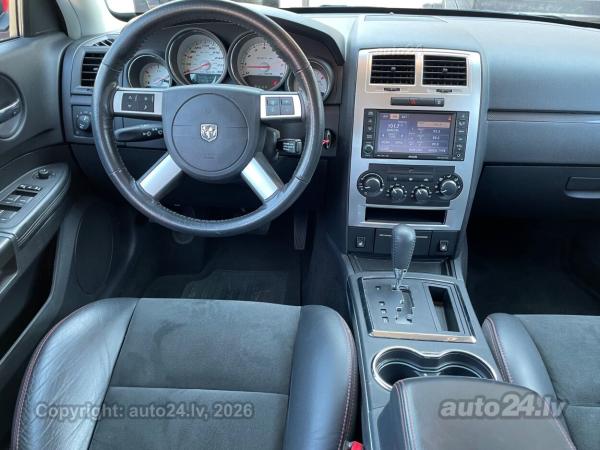 Sarkans Dodge Charger 2011 Veru, ar dzinēja tilpumu 6.10 L un nobraukumu 72 tūkst. km par 23900 €, foto 8 vietnē AUTOMOTO.COM.LV