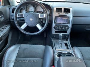 Sarkans Dodge Charger 2011 Veru, ar dzinēja tilpumu 6.10 L un nobraukumu 72 tūkst. km par 23900 €, foto 9 vietnē AUTOMOTO.COM.LV