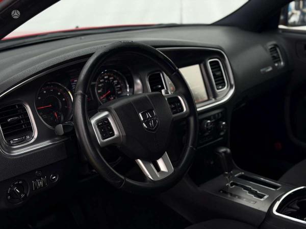 Red Dodge Charger 2014 in Vilnius, with an engine capacity of 5.65 L and mileage of 233 thousand km for 12800 €, photo 9 on AUTOMOTO.COM.LV