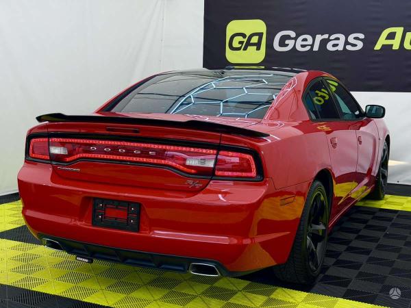 Red Dodge Charger 2014 in Vilnius, with an engine capacity of 5.65 L and mileage of 233 thousand km for 12800 €, photo 6 on AUTOMOTO.COM.LV