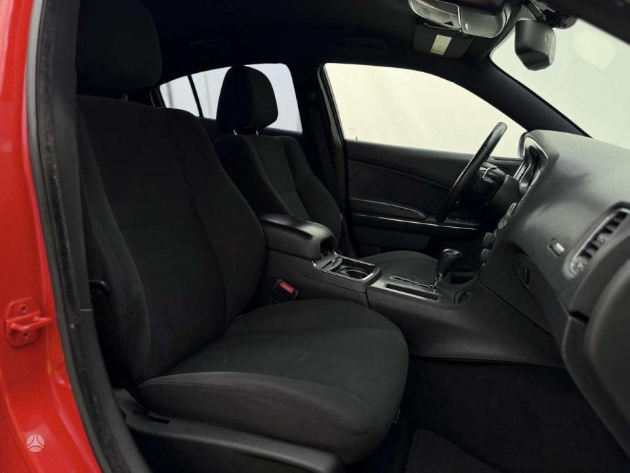 Sarkans Dodge Charger 2014 Viļņa, ar dzinēja tilpumu 5.65 L un nobraukumu 233 tūkst. km par 12800 €, foto 14 vietnē AUTOMOTO.COM.LV