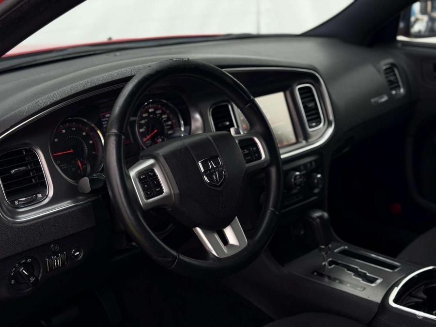 Sarkans Dodge Charger 2014 Viļņa, ar dzinēja tilpumu 5.65 L un nobraukumu 233 tūkst. km par 12800 €, foto 10 vietnē AUTOMOTO.COM.LV