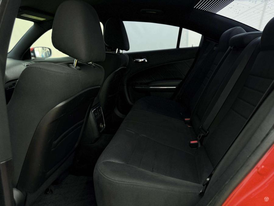 Sarkans Dodge Charger 2014 Viļņa, ar dzinēja tilpumu 5.65 L un nobraukumu 233 tūkst. km par 12800 €, foto 12 vietnē AUTOMOTO.COM.LV