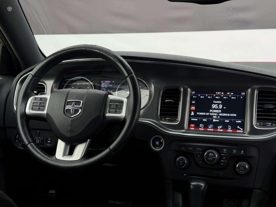 Sarkans Dodge Charger 2014 Viļņa, ar dzinēja tilpumu 5.65 L un nobraukumu 233 tūkst. km par 12800 €, foto 16 vietnē AUTOMOTO.COM.LV