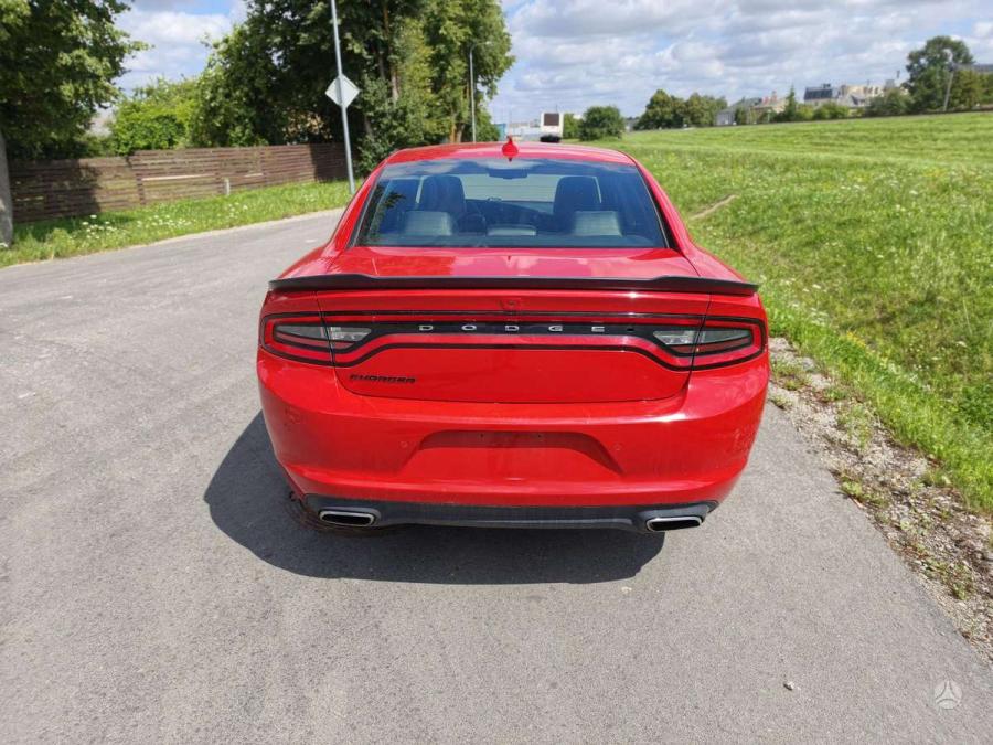 Sarkans Dodge Charger 2017 Šauļi, ar dzinēja tilpumu 3.60 L un nobraukumu 181 tūkst. km par 9559 €, foto 5 vietnē AUTOMOTO.COM.LV